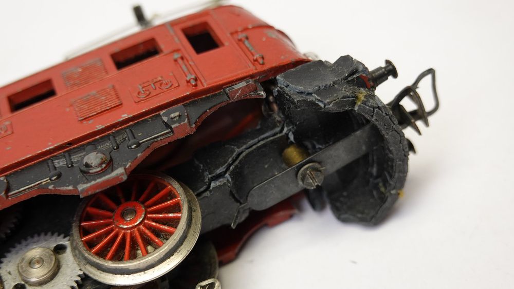 e6 Märklin 800 ES 800 rot E-ok (Defekt) in Thun für CHF 99 – mit ...