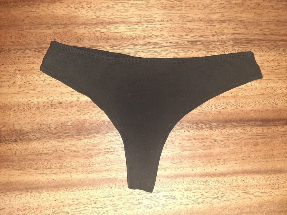 String schwarz, Baumwolle, M (Gebraucht) in für CHF 2.5 – mit Lieferung ...