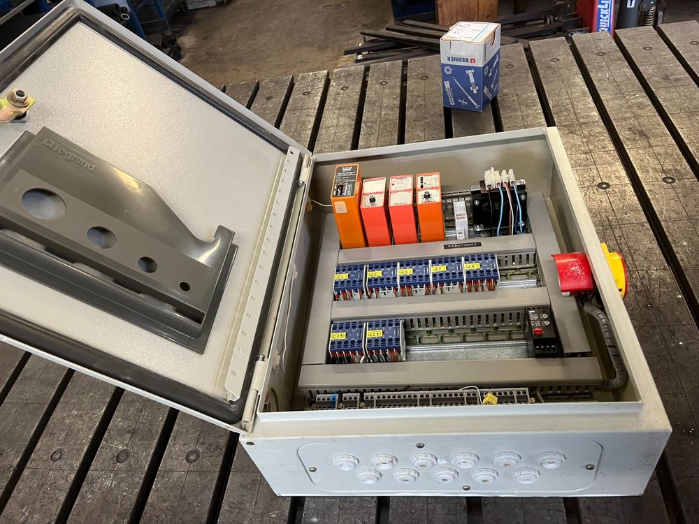 Elektro Schaltkasten (Gebraucht) in Unterägeri für CHF 150 – nur ...