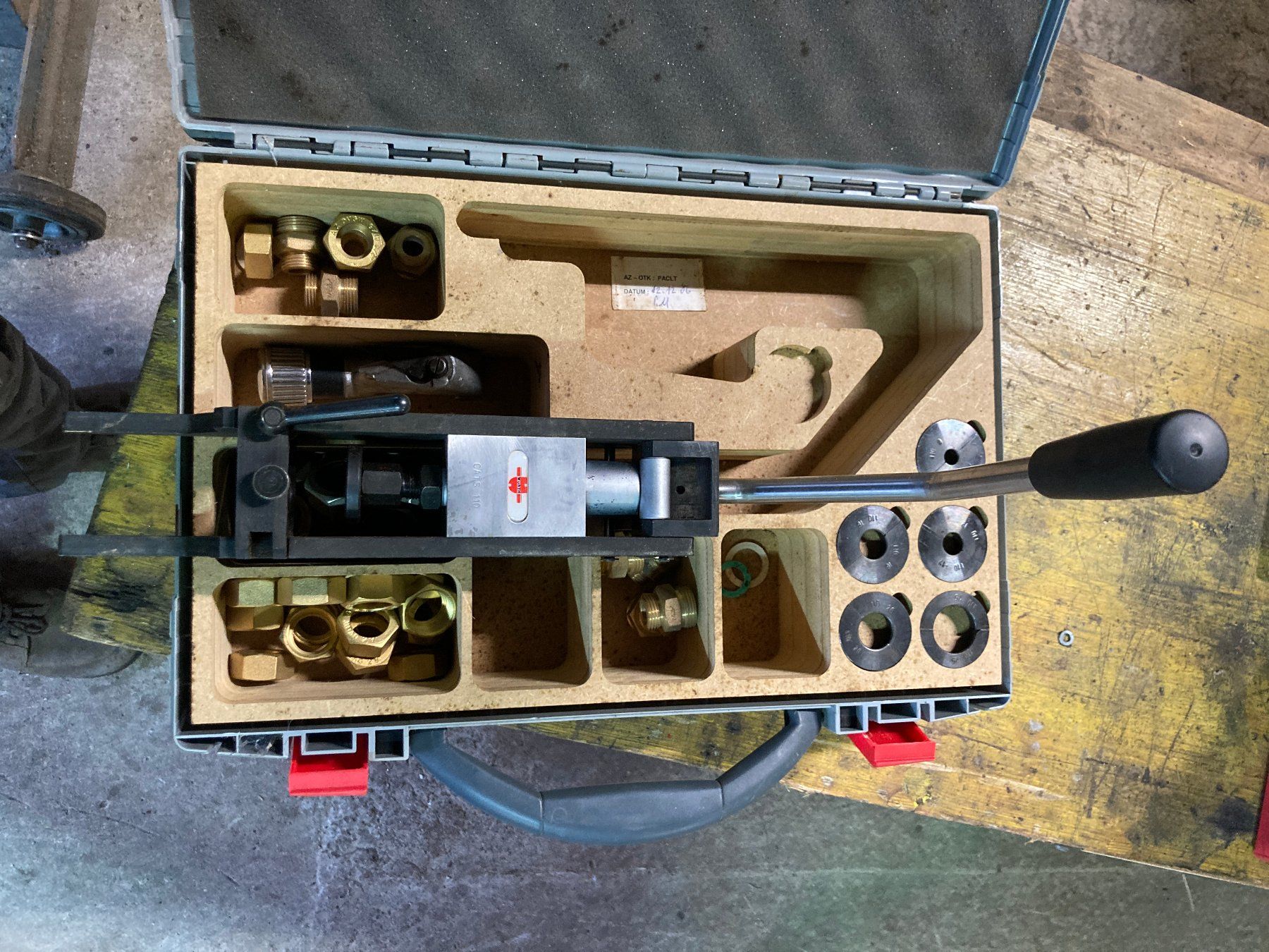 outils à battre les collets pour tuyau inox annelé (D'occasion) à ...