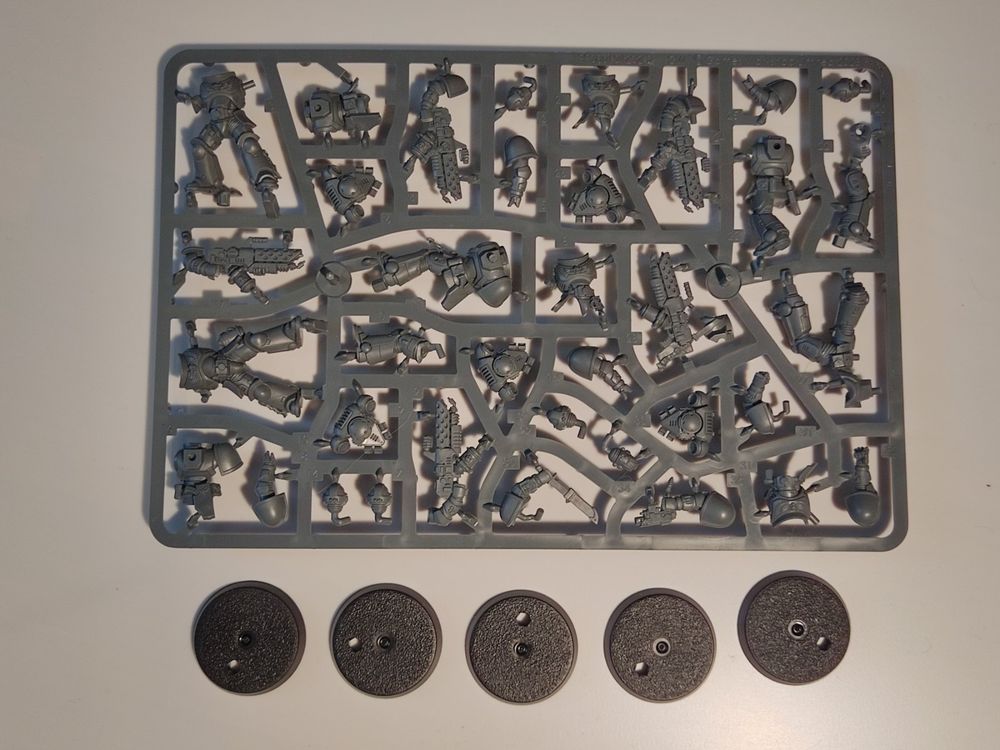 Warhammer 5 Infernus Space Marines (Neu (gemäss Beschreibung)) in ...