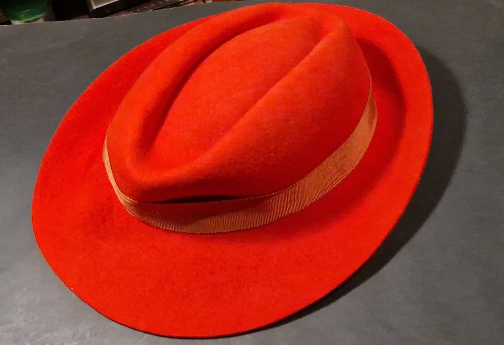 Roter Vintage Hut Lady-like Modell für den Winter ️ Filz (Gebraucht) in ...