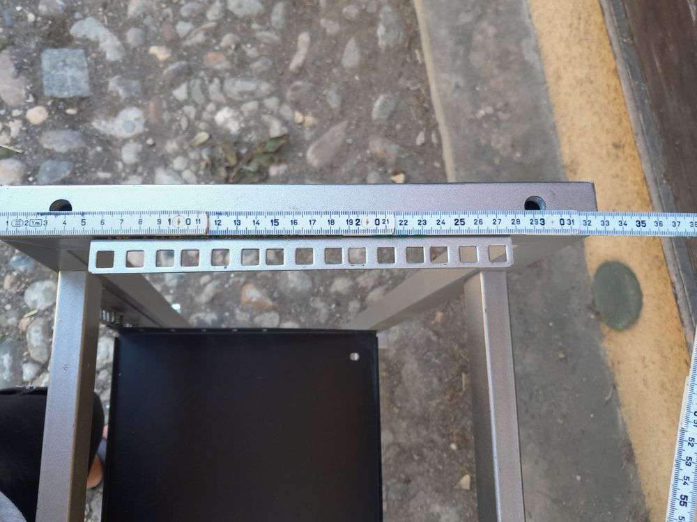 Rack 19" 15U sur roulette avec un plateau (Gebraucht) in Romainmôtier ...