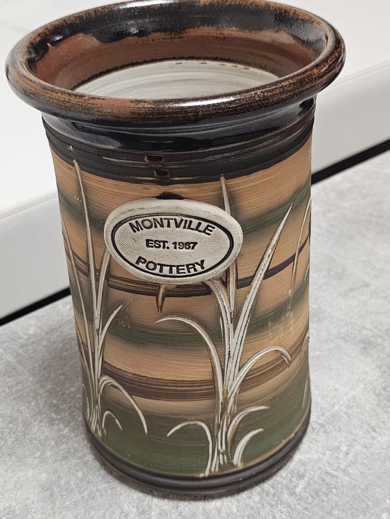 Montville Pottery Vase, Handbemalt, Top Zustand, Est. 1967 (Gebraucht) in Herzogenbuchsee für ...