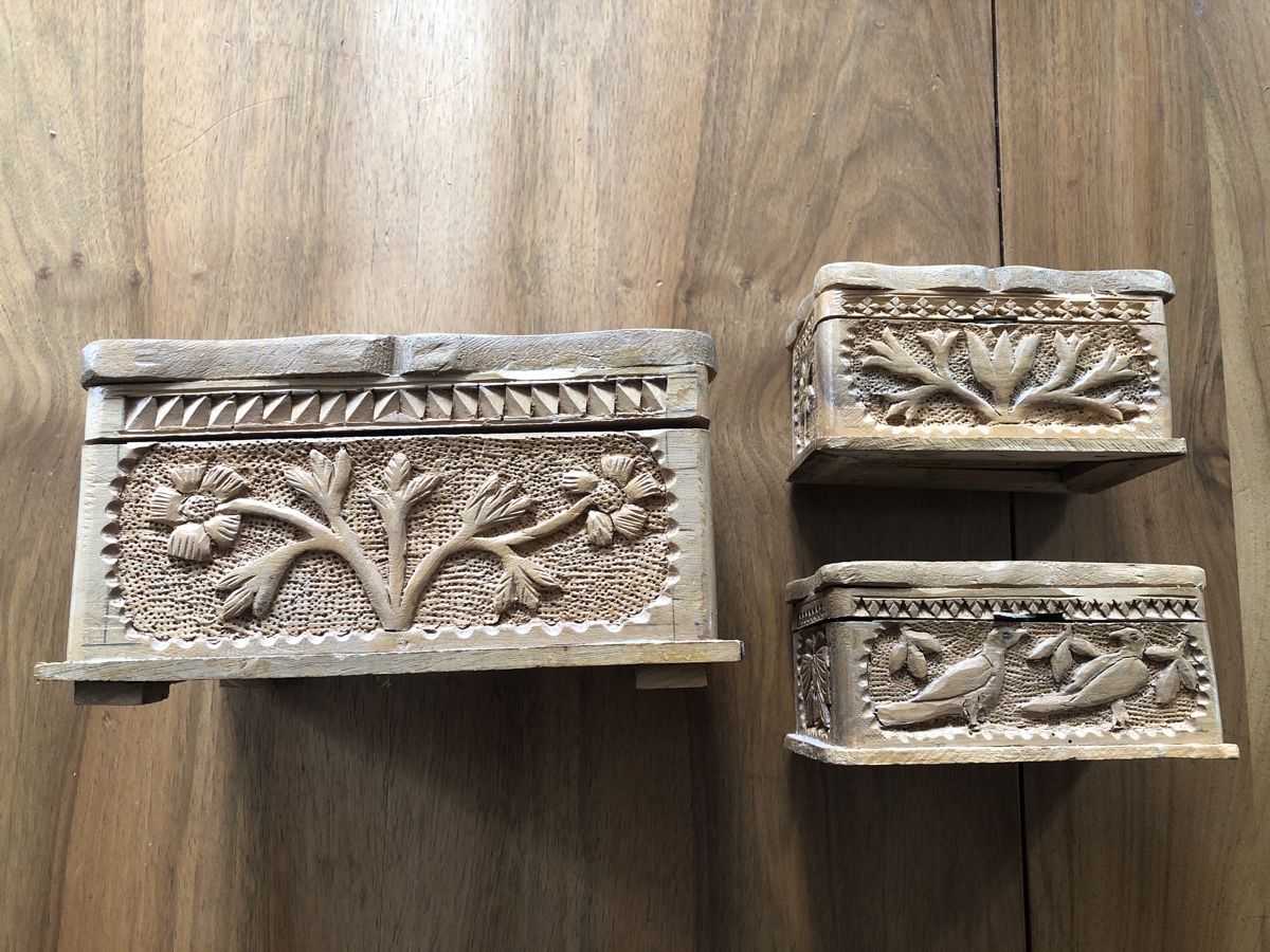 Coffrets sculptés par un artisan 🧑‍🎨 du Jura bernois (D'occasion) à ...