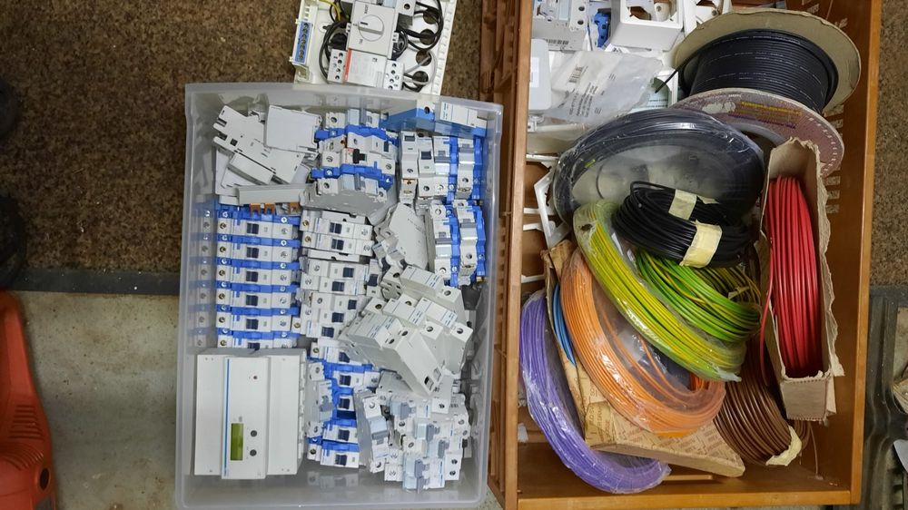 Elektromaterial | Kaufen auf Ricardo