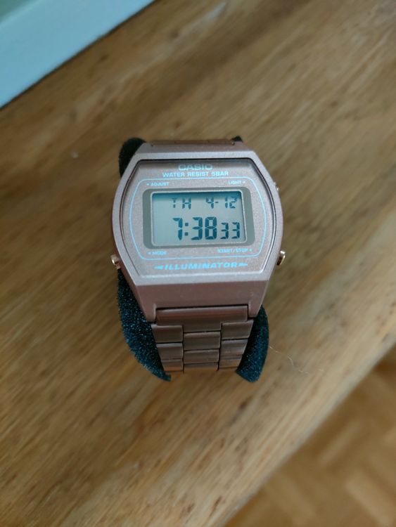 CASIO Vintage LCD, Digitaluhr Illuminator Iconic rosé (Gebraucht) in ...
