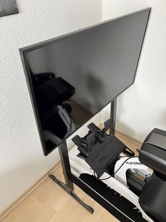 Playseat TV Stand PRO mit 43“ 4K TV (Gebraucht) in Schattdorf für CHF ...