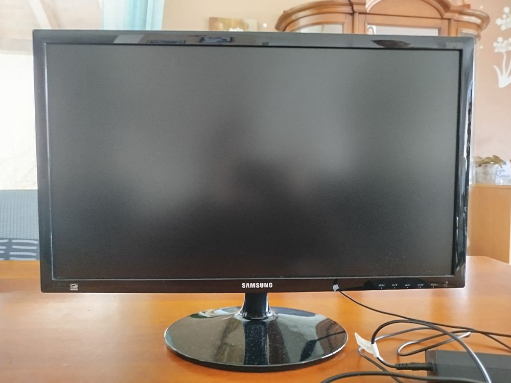 Samsung LED 26 Zoll Monitor Model S24D300H HDMI Full HD (Neu (gemäss ...