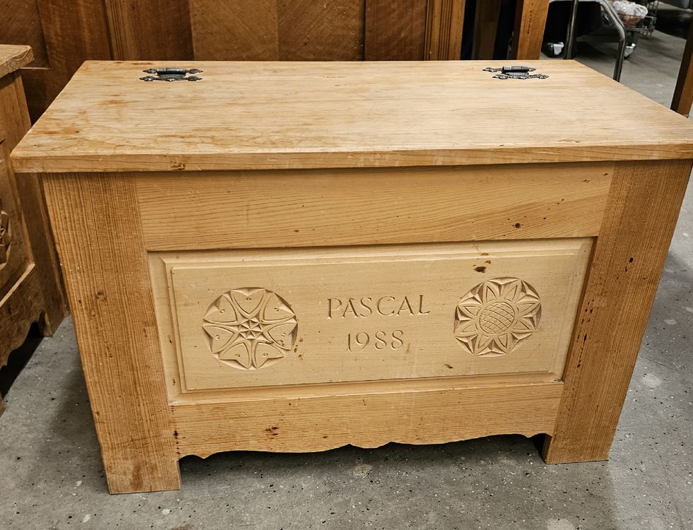 Pascal 1988 holz Truhe höhe;45cm Gr;72x42cm. (Art;1658) (Gebraucht) in ...