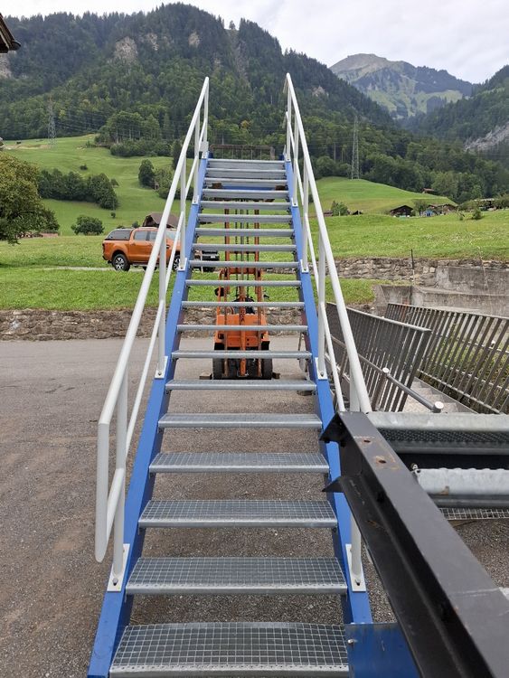 Treppe mit Podest und Geländer (Gebraucht) in Reichenbach i. K. für CHF ...