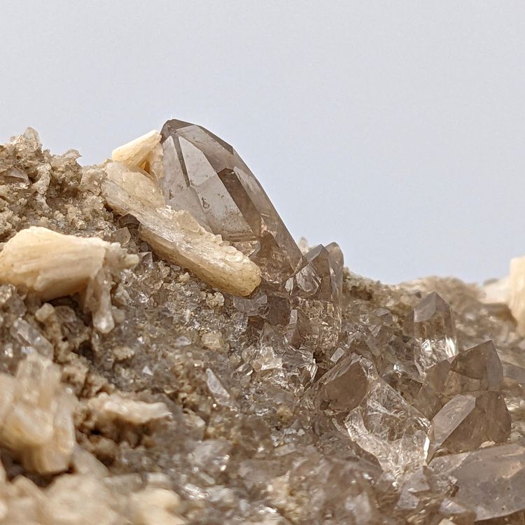 RAUCHQUARZ mit WEISSER STILBIT, SCHWEIZ, sehr selten (Neu (gemäss Beschreibung)) in Balerna für ...