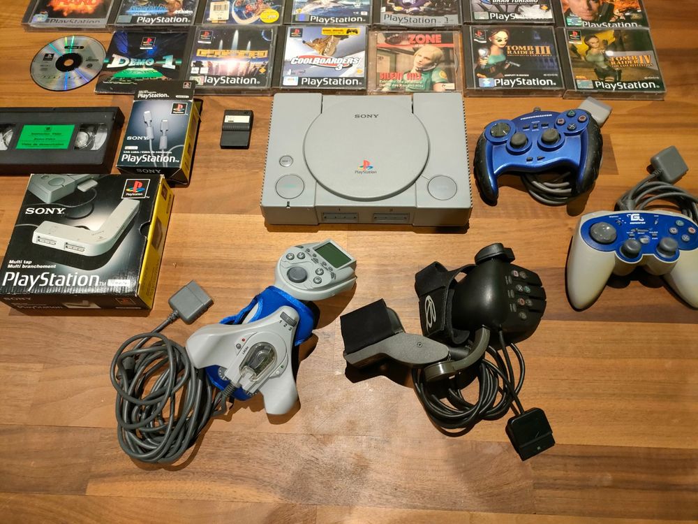 PlayStation 1 One, PS1 mit viel Zubehör und Games (Gebraucht) in ...