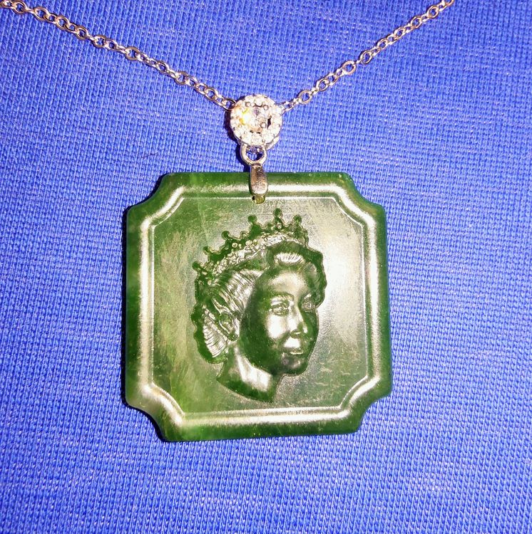 Jade Anhänger Queen Elizabeth (Neu (gemäss Beschreibung)) in Dietikon ...