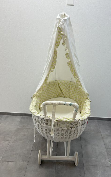 Wunderschöner alter Stubenwagen für Ihr Baby! (Gebraucht) in Goldach ...