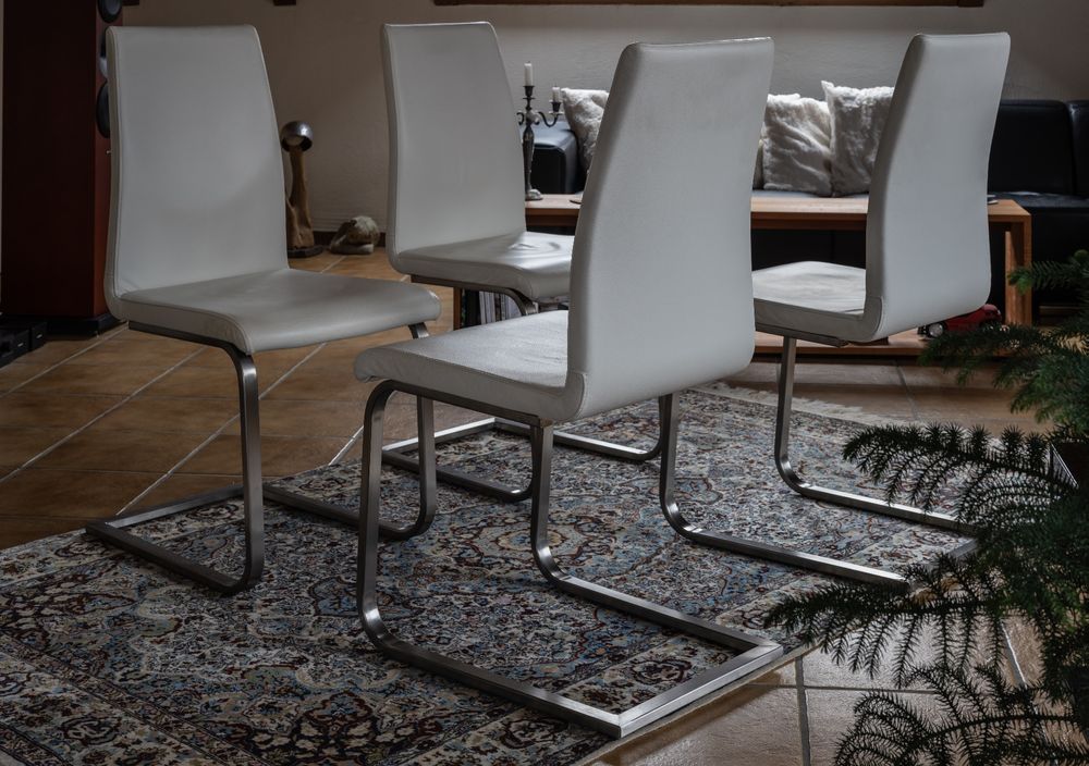 4 Stück Stühle Freischwinger, Weiss, Leder, Edelstahl (Gebraucht) in Waltenschwil für CHF 54 ...