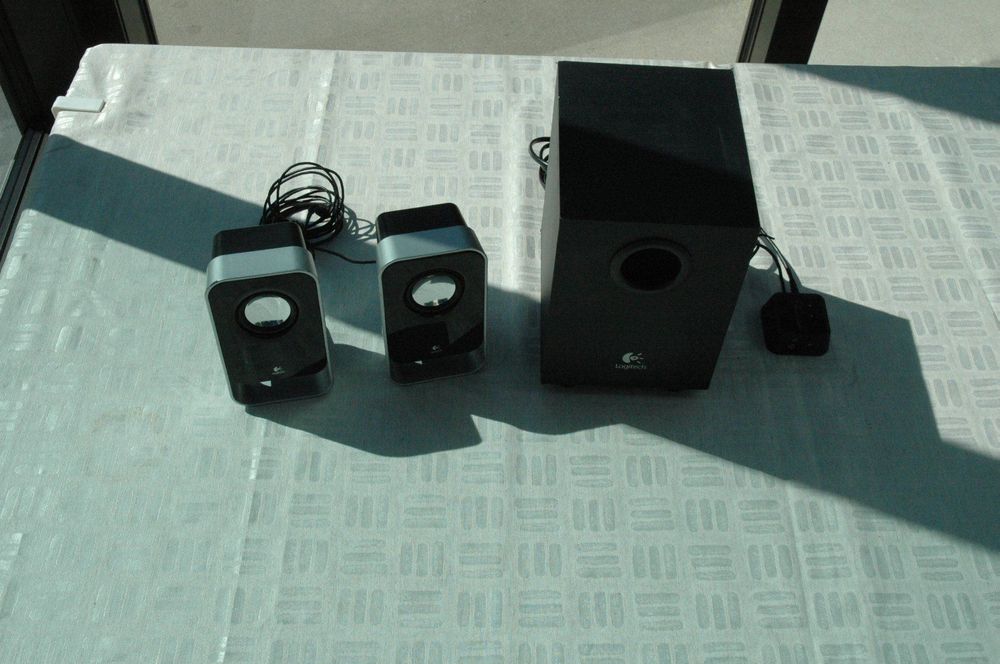 Logitech LS21 Multimedia Speaker (Gebraucht) in Flamatt für CHF 10 – mit Lieferung auf Ricardo ...