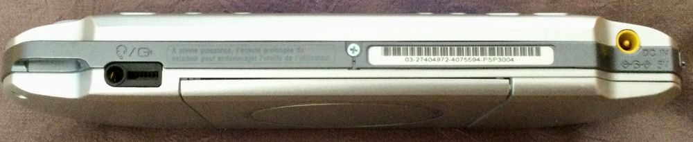 Sony PSP Model 3004, 8GB, Silber, Ladekabel und 4 Spiele (Gebraucht) in ...