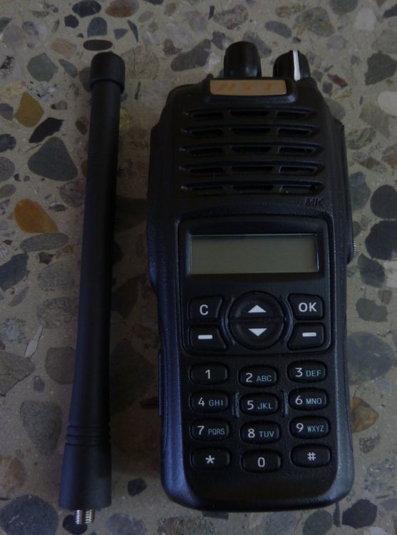 Hytera HYT TC-780 REGA Handfunkgerät & Original Ladestation (Gebraucht ...