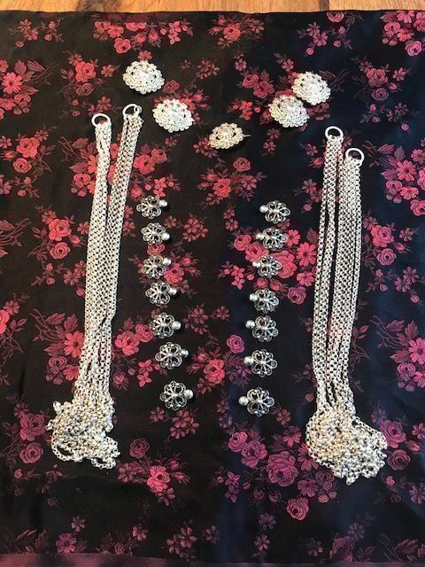 Trachtenschmuck, Berner Münger Tracht (Gebraucht) in Hindelbank für CHF 480 – mit Lieferung auf ...