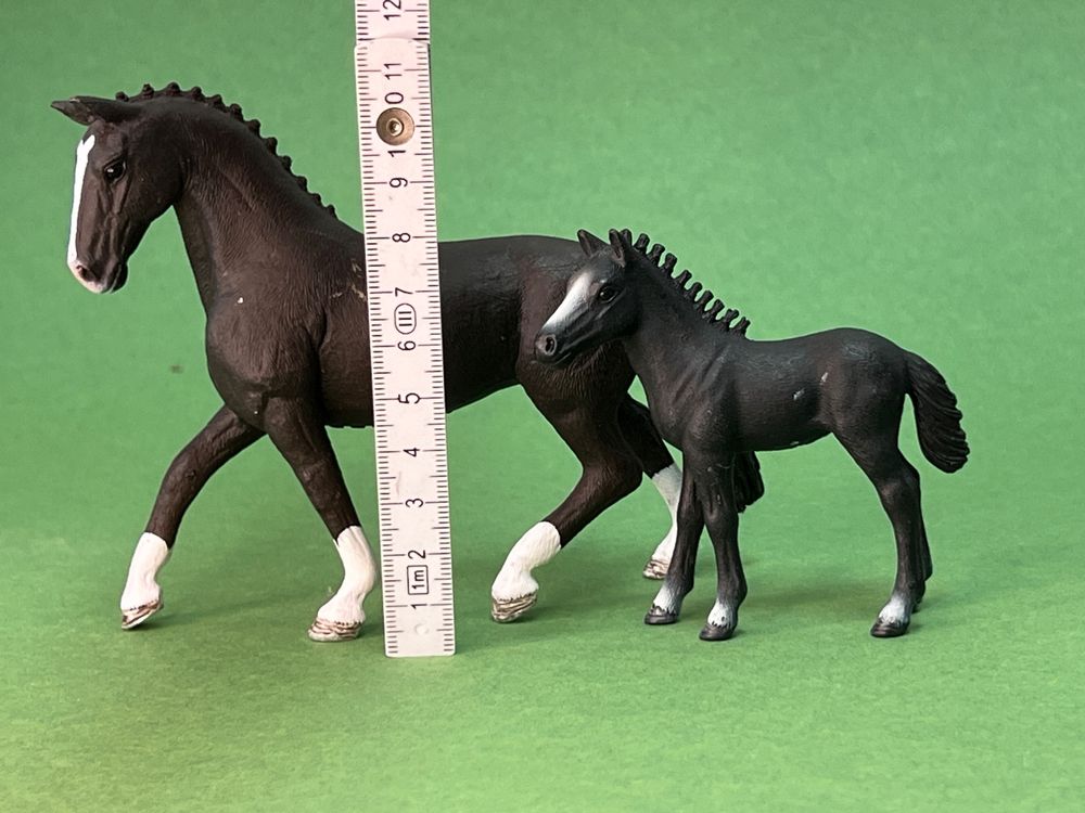 Schleich 13927 Hannoveraner Stute Rappe Fohlen Pferd (Gebraucht) in Ennetbaden für CHF 10 – mit ...