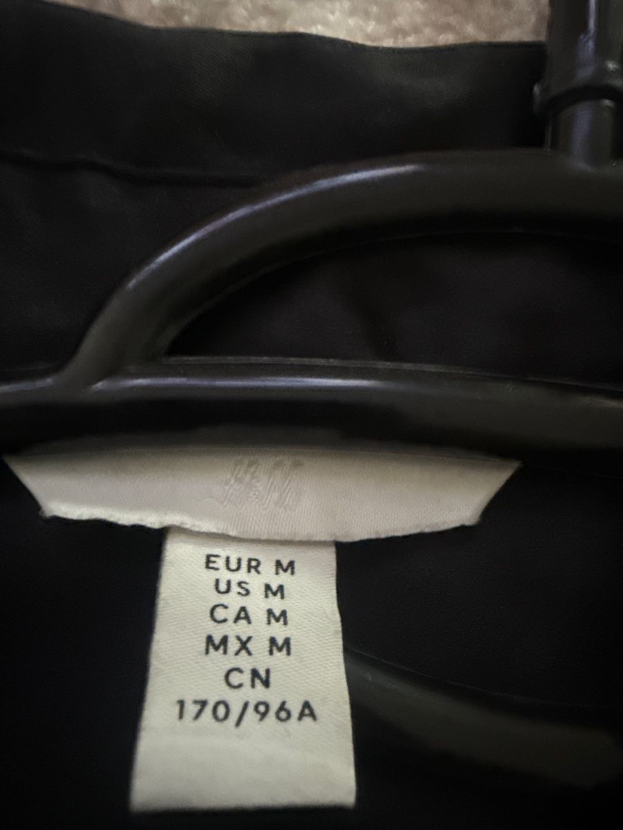 Elegante schwarze Bluse, Grösse M,ideal für den Herbst (Neu (gemäss ...