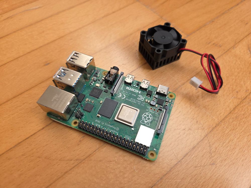 Raspberry Pi 4 Model B (4GB RAM) + Fan (new) (Neu und originalverpackt ...