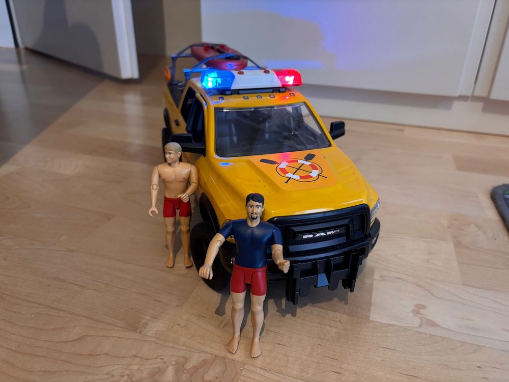 Bruder Power Wagon LifeGuard mit 2 Figuren | Kaufen auf Ricardo