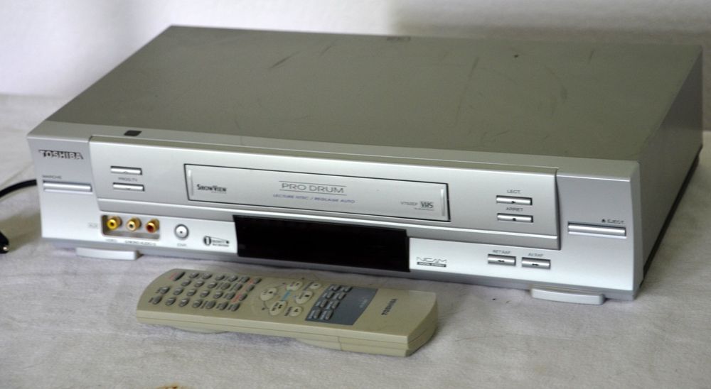 Videorecorder / magnétoscope VHS Toshiba V-752EF (Gebraucht) in ...