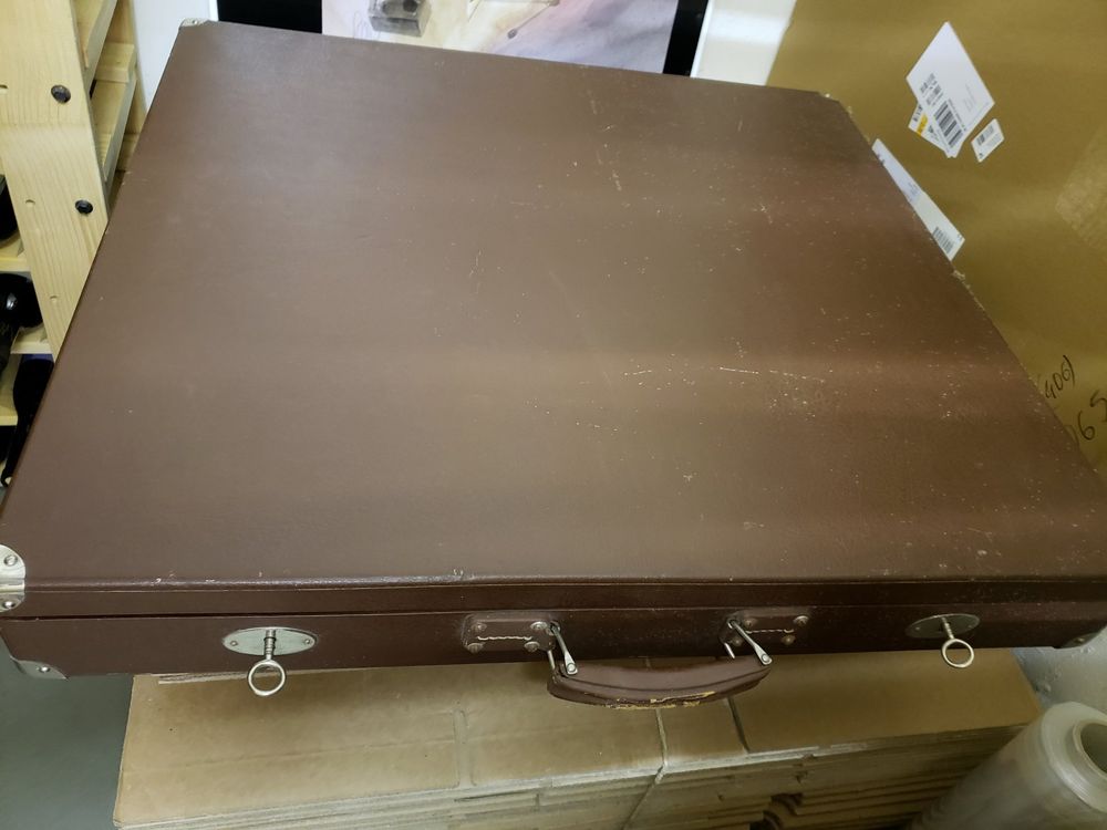 Koffer Bilder Akten Zeichnungen Gemälde (Gebraucht) in für CHF 50 – nur ...