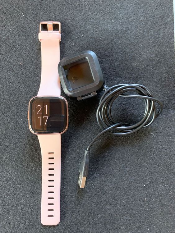 ⚫️ Fitbit Versa 2 rosa m. Ladegerät, einfach nicht mein Ding (Gebraucht ...
