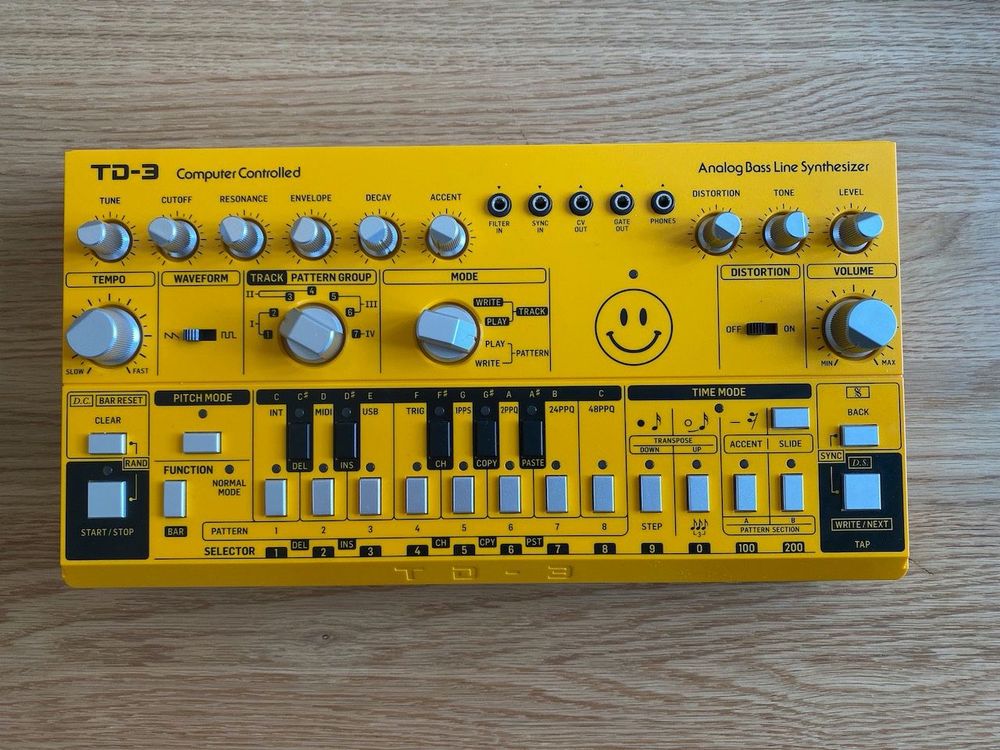 Behringer TD-3 Analog Bass Line Synthesizer TB 303 Klon | Kaufen auf ...