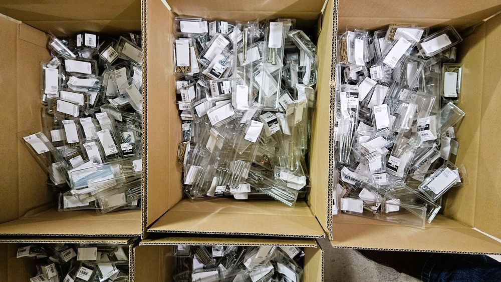 Schrauben-Posten zu Schnäppchenpreis min. 5 kg ab CHF 1.- (Neu und originalverpackt) in ...