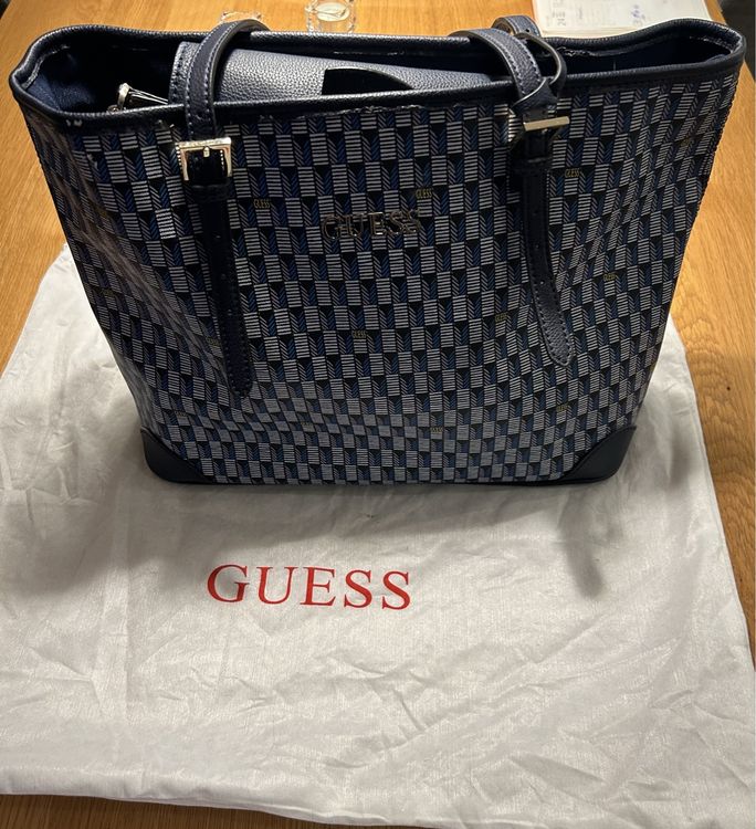 Guess Tasche gross Neuwertig (Gebraucht) in Ibach für CHF 35 – mit ...