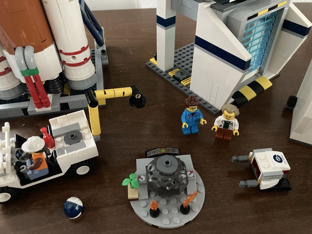 Lego Nasa Weltraum Station 60351 Space Shuttle Rakete Figur (Gebraucht ...