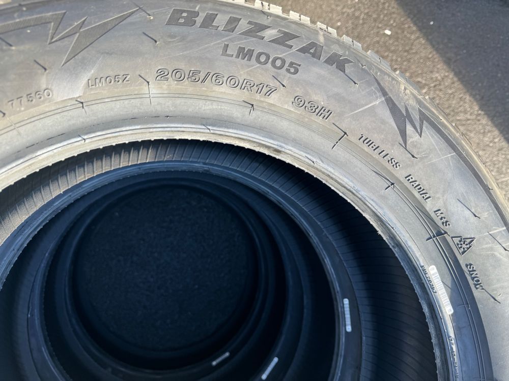4XNeu Bridgestone Blizzak LM005 M+S Snow 205/60R17 (Gebraucht) in ...