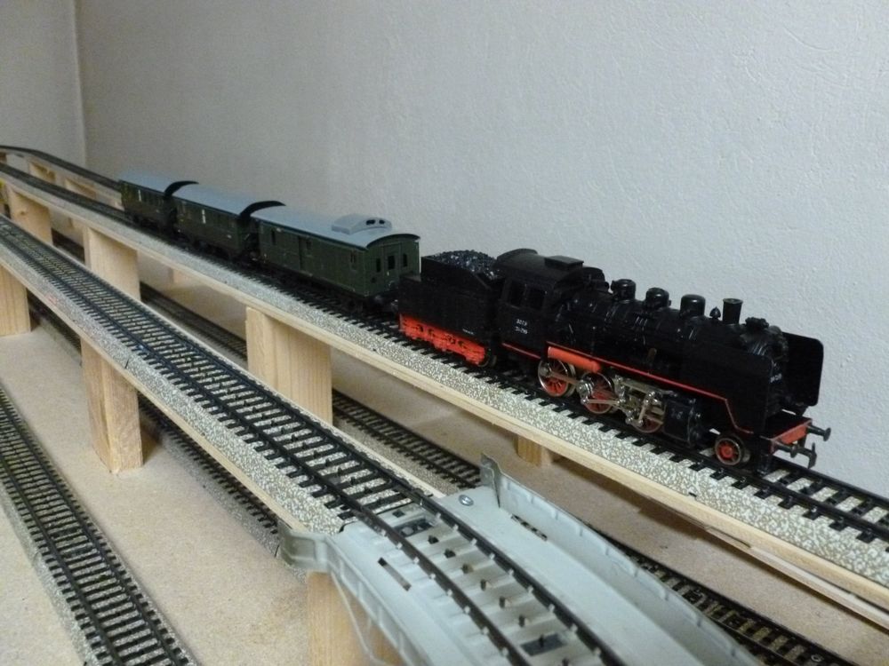 schöner Zug mit Blechwagen (Gebraucht) in Oberbipp für CHF 65 – mit Lieferung auf Ricardo kaufen