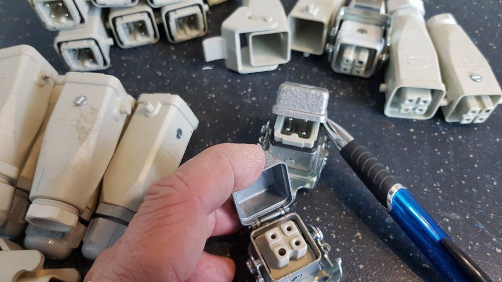 HARTING Han 3A Stecker 4polig (Gebraucht) in Sargans für CHF 23 – mit ...