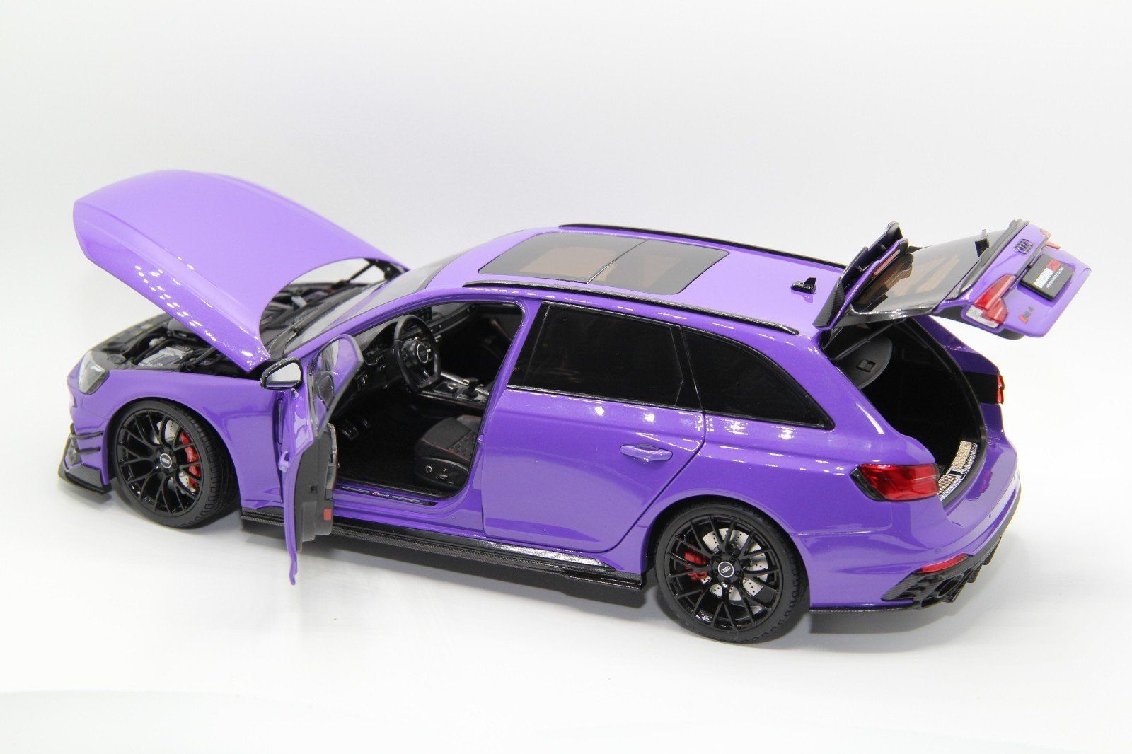 AUDI RS4 DARWIN PRO (B9) AVANT 2020 purple 1/18 NZG NEU (Neu und ...