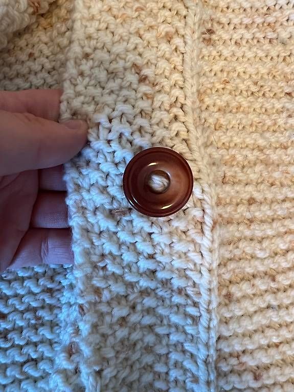 Gilet vintage tricoté main laine écrue et verte (D'occasion) à Coppet ...