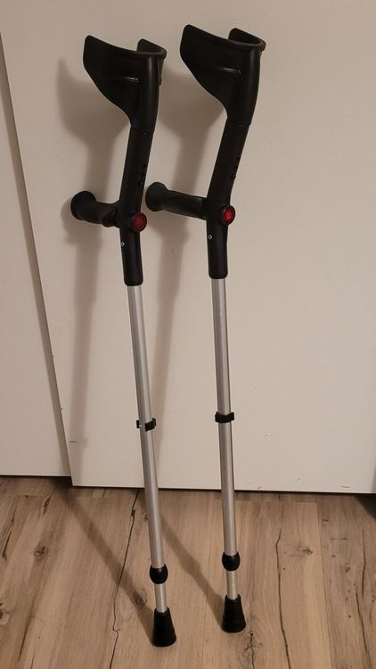 REBOTEC Unterarmgehstützen / Krücken mit Soft-Griff, schwarz (Gebraucht) in Uster für CHF 25 ...