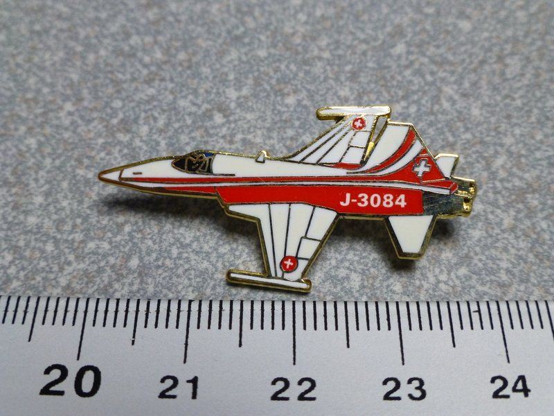 PIN PINS ARMEE MILITÄR Flugzeug Kampfjet (Gebraucht) in Gränichen für ...