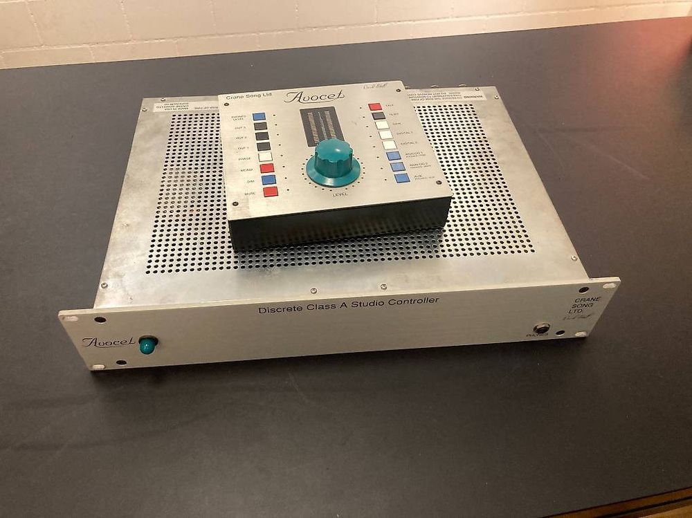 Crane Song Avocet Stereo Monitor Controller (Gebraucht) in Zürich für ...