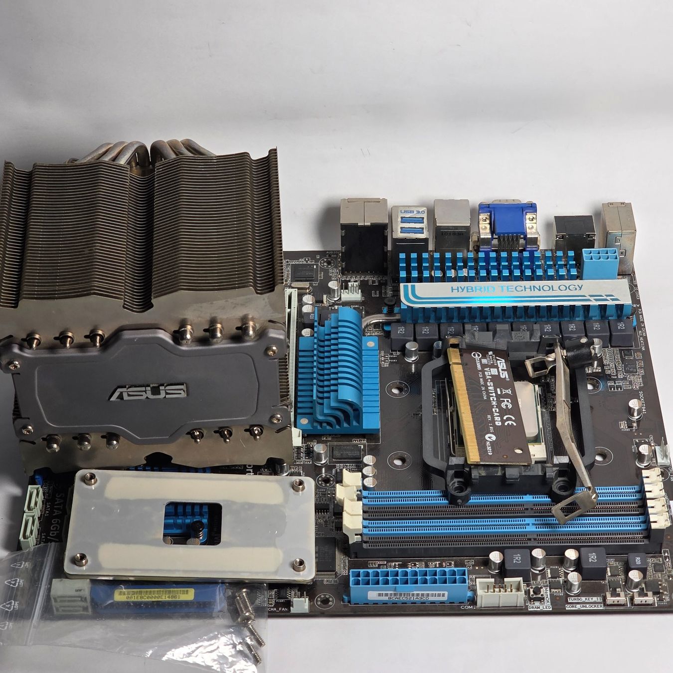 ASUS Mainboard, AMD Phenom II CPU, Kühler und vga-switch (Gebraucht) in ...