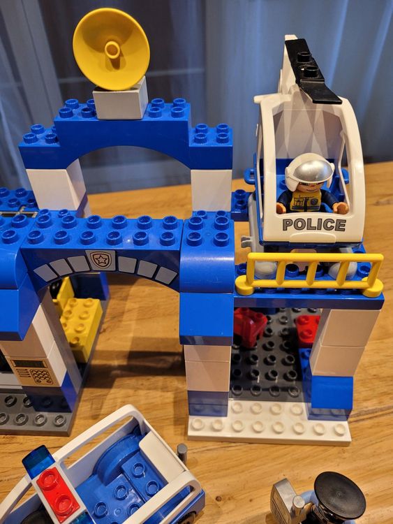 DUPLO Polizeistation mit Gefängnis und Helikopter | Kaufen auf Ricardo