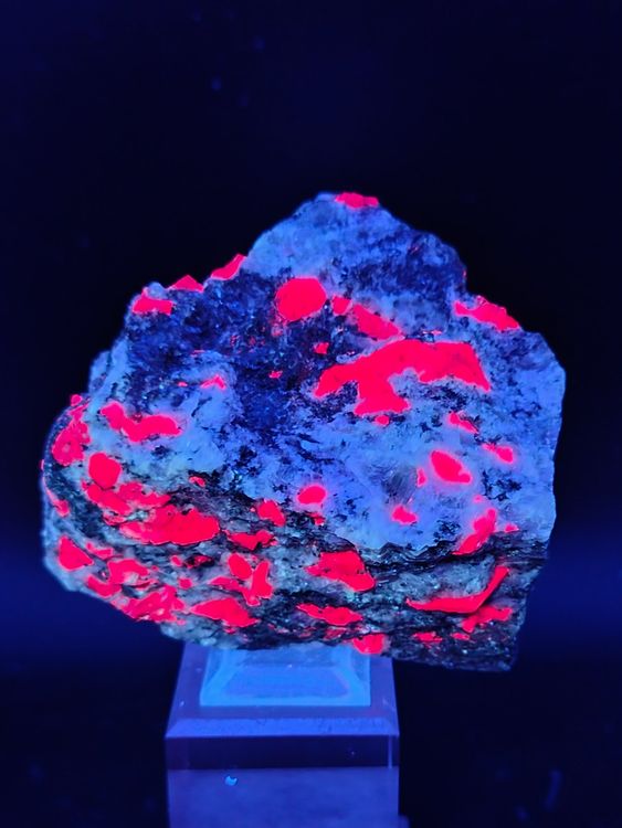 GIGANTISCHE RUBINE, Blutrote Kristalle unter UV, TOP (Nuovo (secondo la ...