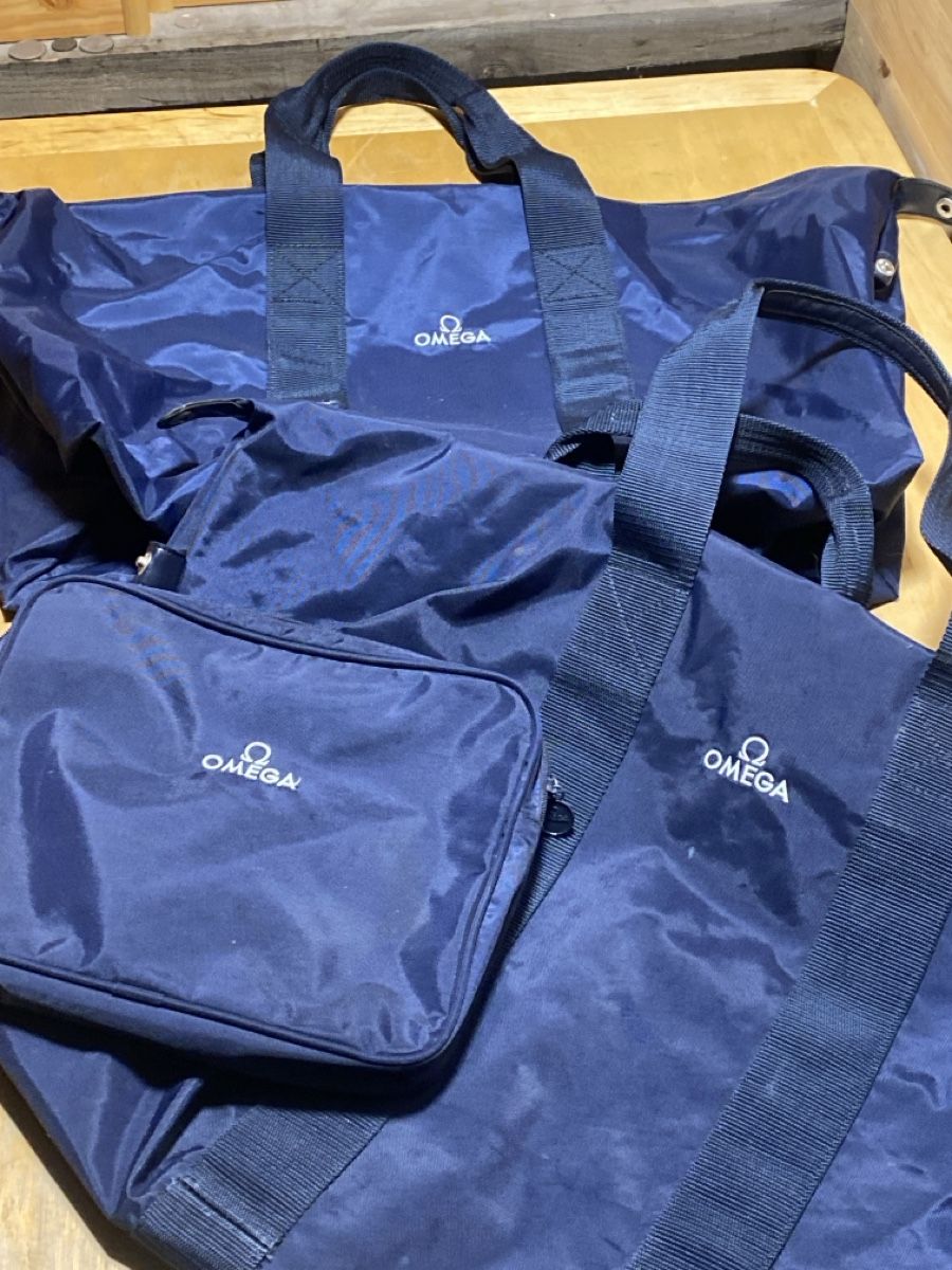 Sacs et trousse Omega! (D'occasion) à Corcelles NE pour CHF 7 – avec ...