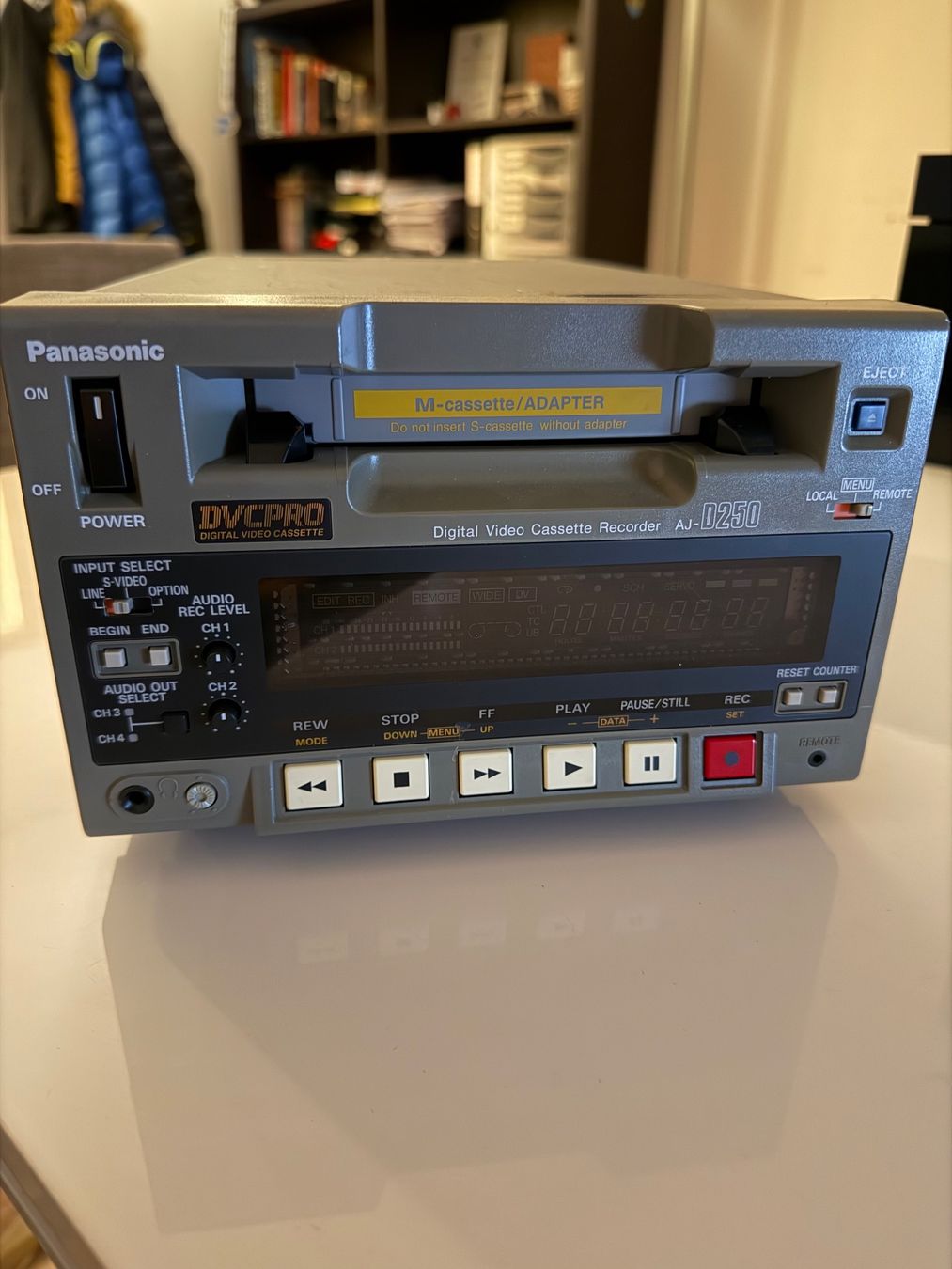 Panasonic AJ-D250E – DVCPro Digital Video Cassette Recorder (Gebraucht) in Zürich für CHF 100 ...