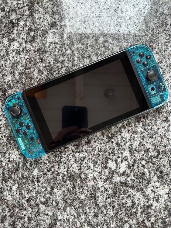 Nintendo Switch mit Transparent Joy-con (Gebraucht) in Häuslenen für ...