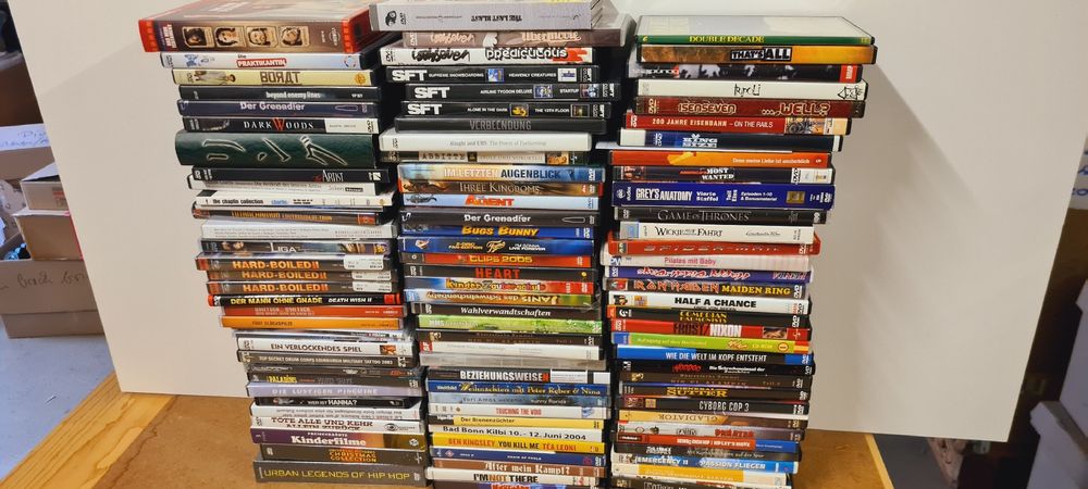 100 DVDs Deutsch Spezialdiscs und Seltene assortiert (Gebraucht) in Lenzburg für CHF 16 – mit ...